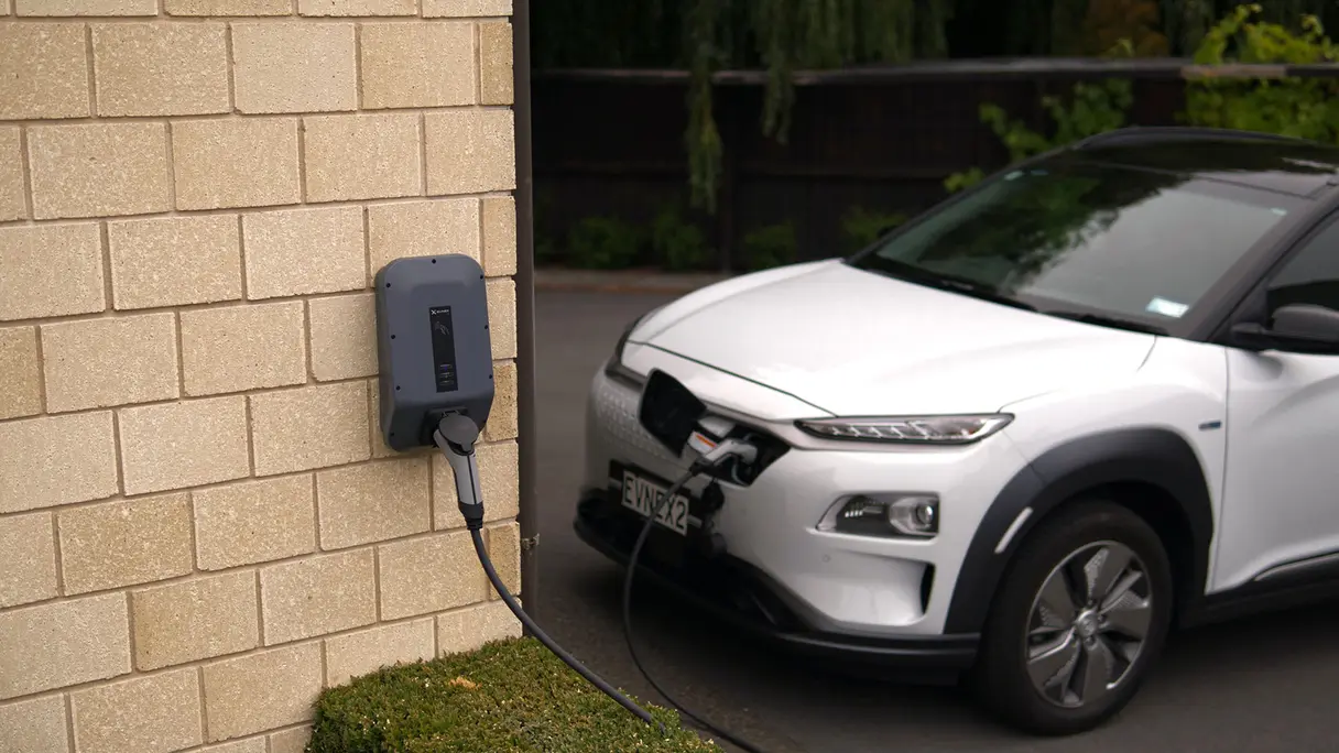 Bidirektionales Laden im Eigenheim: Das E-Auto als Energiespeicher